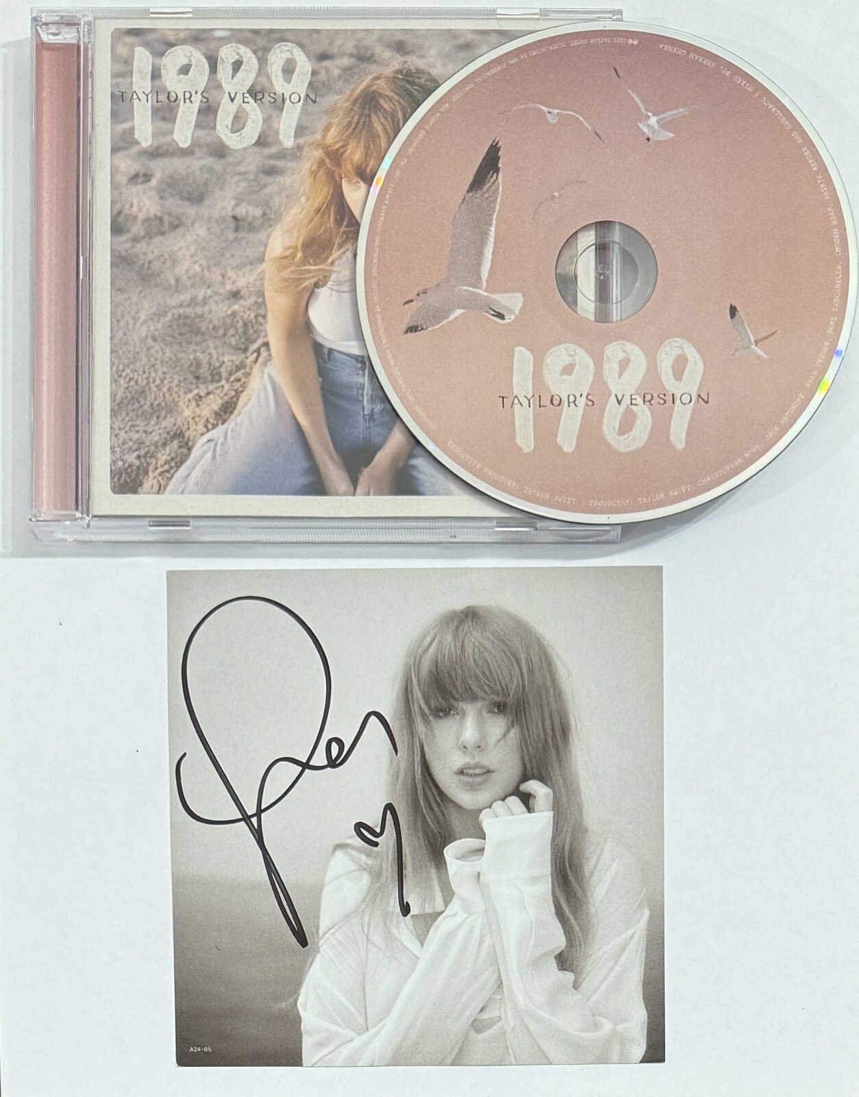 Taylor Swift Autographed Memorabilia | Signed Photo, Jersey ...