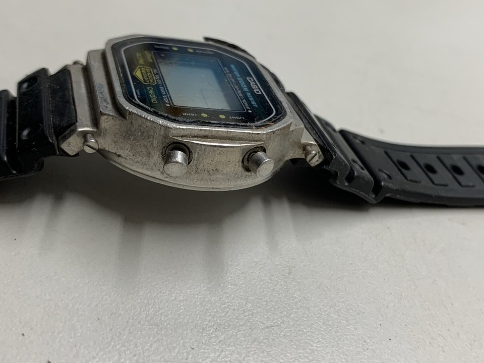 Vintage Casio Water 200m Resist Alarm Chrono Watch DW-5200 FOR PARTS OR ...