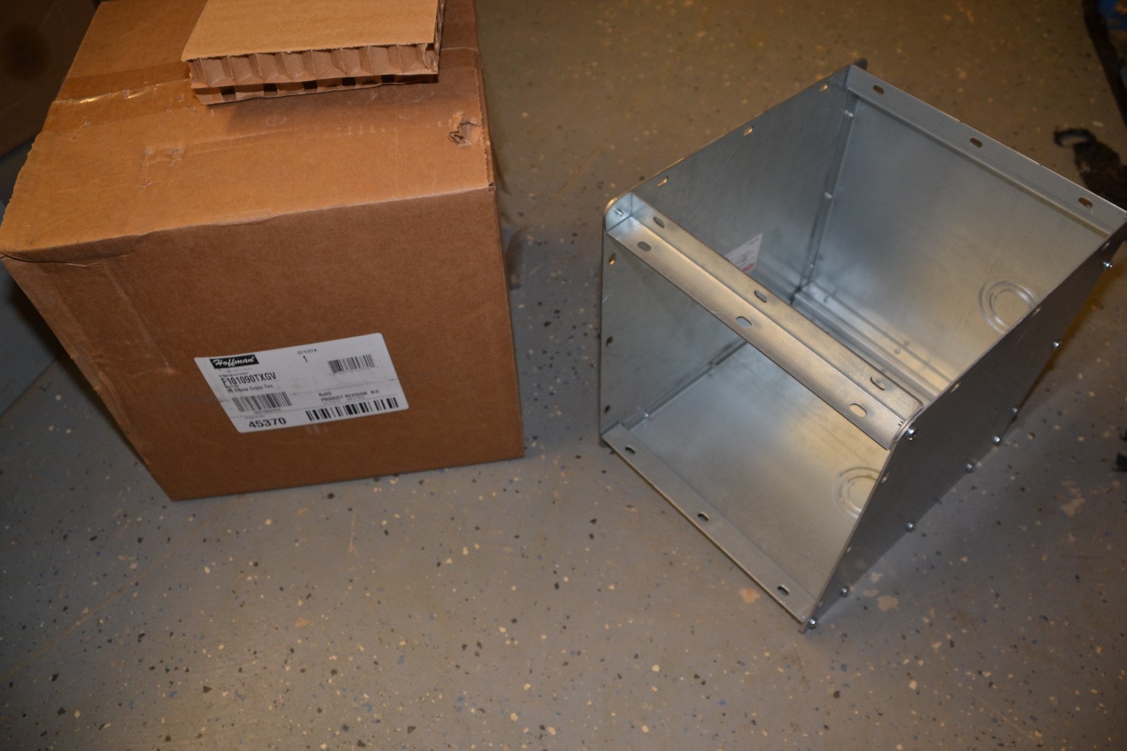 HOFFMAN ENCLOSURE F101090TXGV F101090TXGV 10" 90-Degree Elbow Tee ...