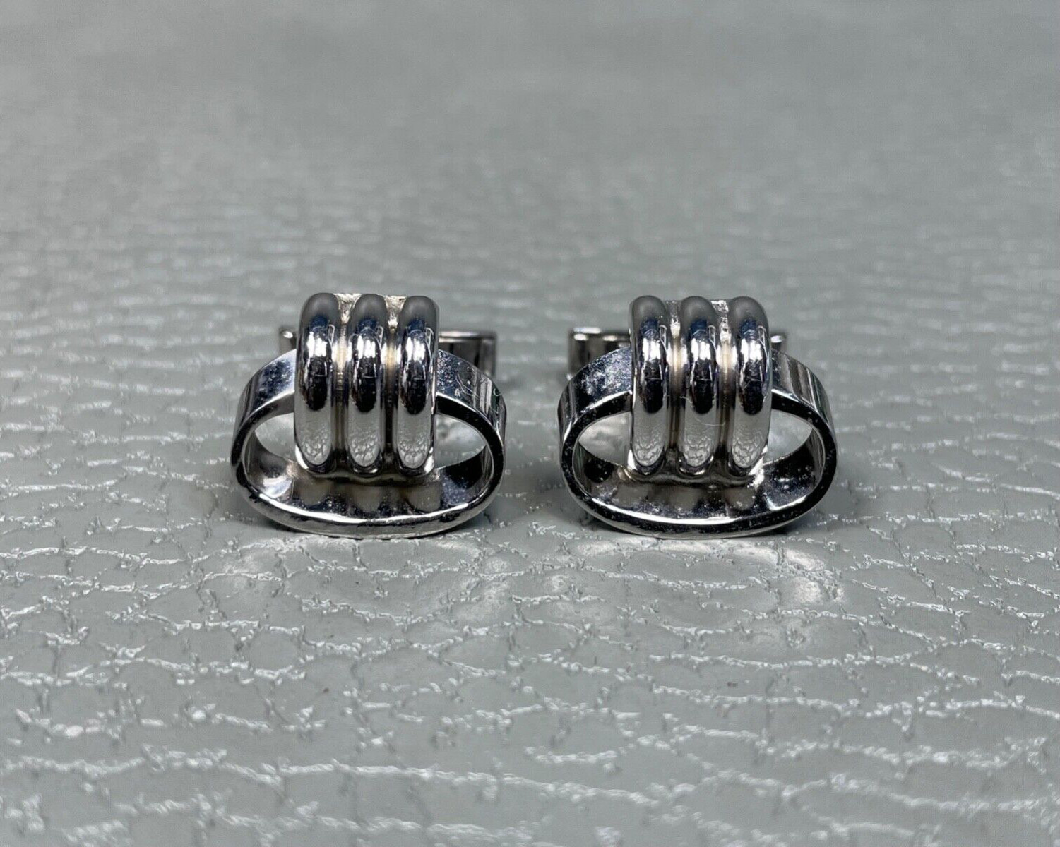 Vintage Curved Interlocking Pattern White Gold Plated… - Gem