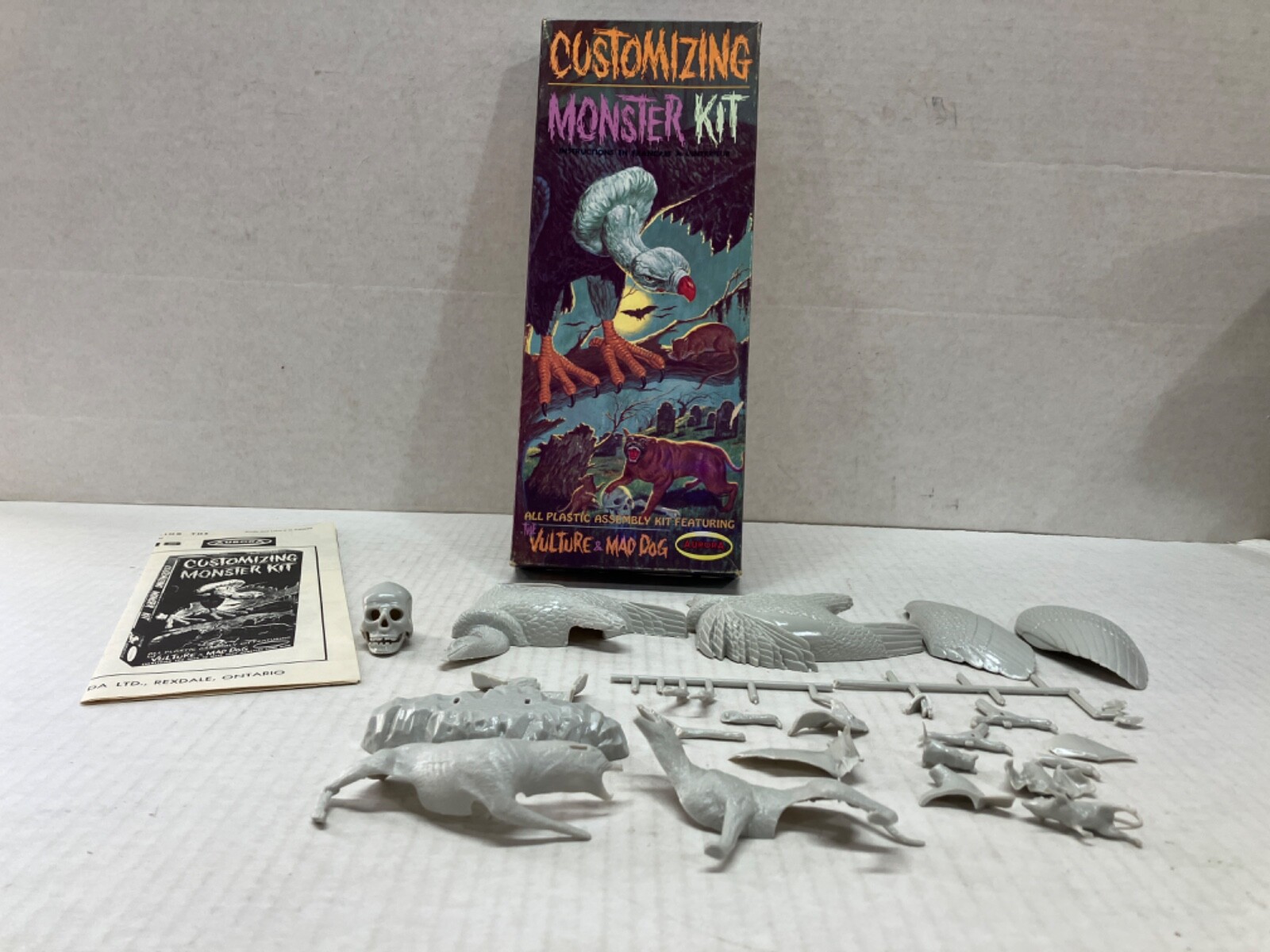 VINTAGE AURORA 1960'S THE VULTURE & MAD DOG MODEL KIT | eBay