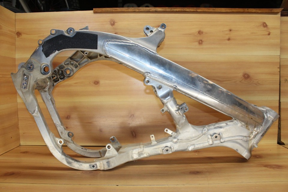 2005 Honda CRF450R CRF 450 R OEM Main Frame BOS CA Verified 50010-MEN ...