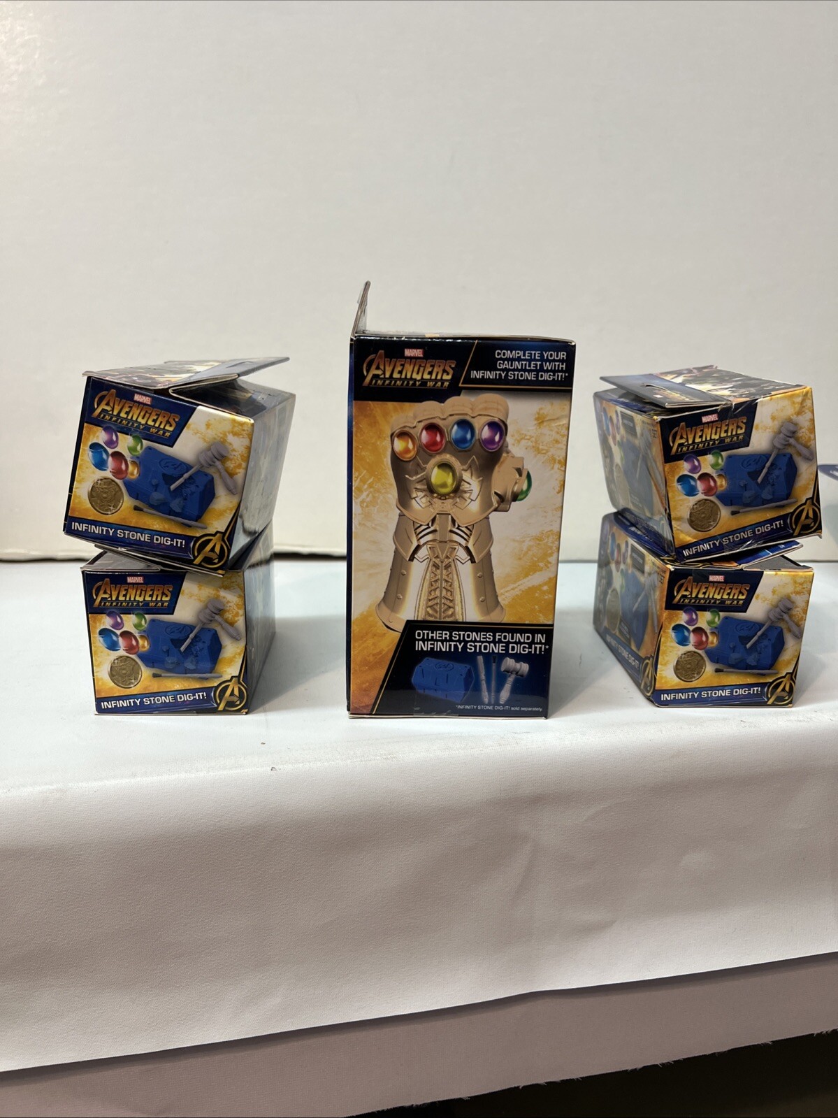 Marvel Avengers Infinity Gauntlet with Mind Stone. Dig It Display Lot ...