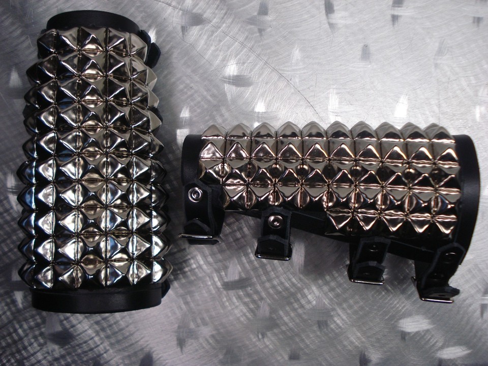 UNISEX STUDDED LEATHER GAUNTLET.THRASH METAL...(MDLG0096)......DEMONA ...