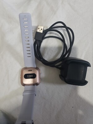 Fitbit Versa FB504 Smart Watch W/ Charger | eBay