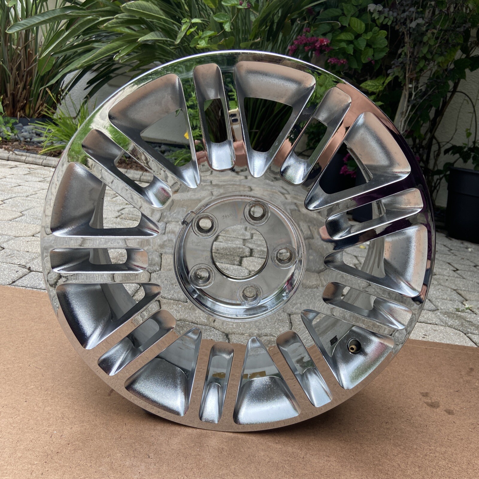 2003-2011 Lincoln Town Car Chrome Wheel Rim oem 17" # 129 A condition ...