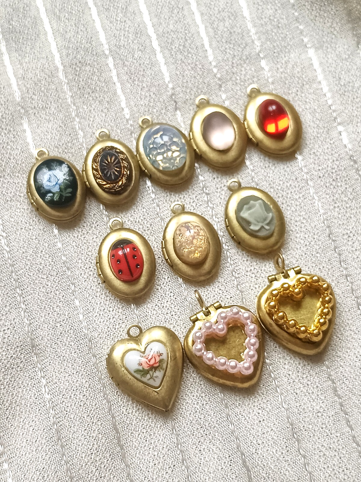 New Old Stock vintage Lockets Lot, heart & oval Lockets, locket ...