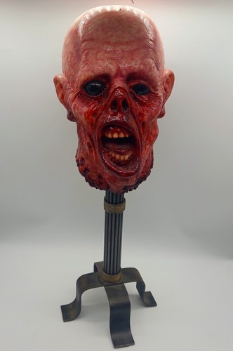 Life Size 1:1 Scale Horror Film Movie Prop Severed Head Plinth Bust ...