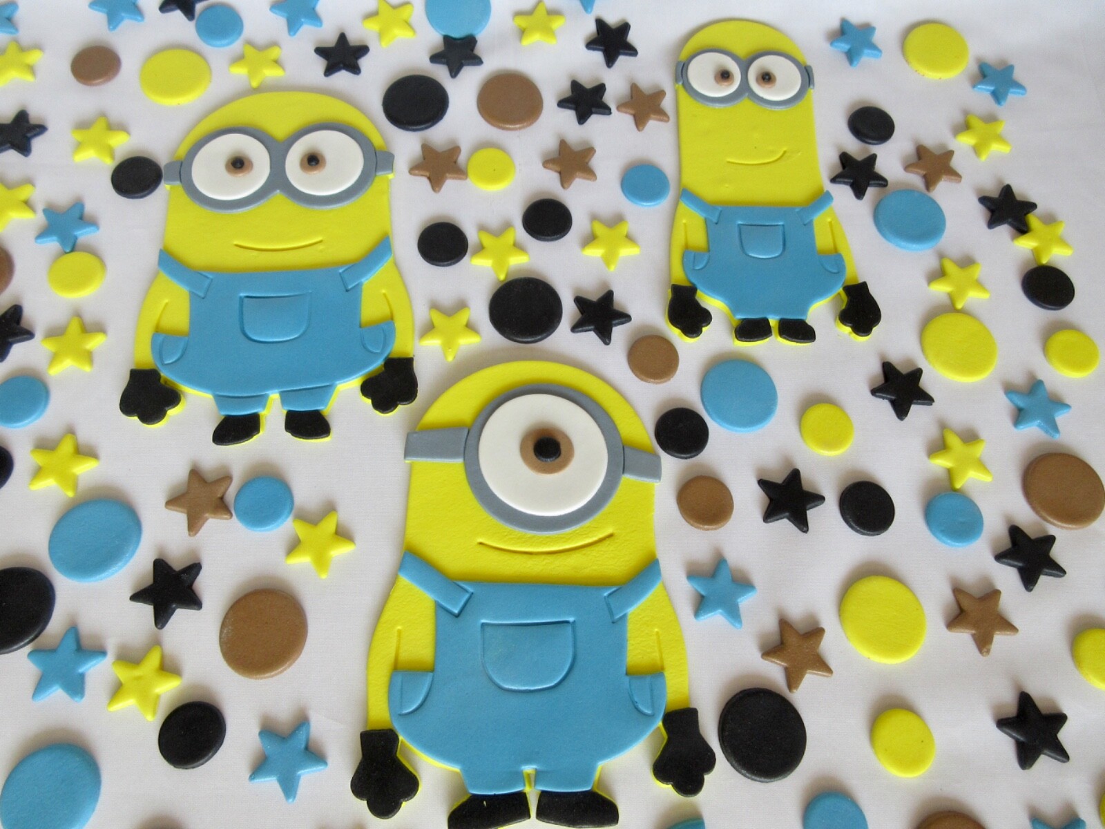 Minions edible cake topper Kevin Bob Stewart fondant personalised ...