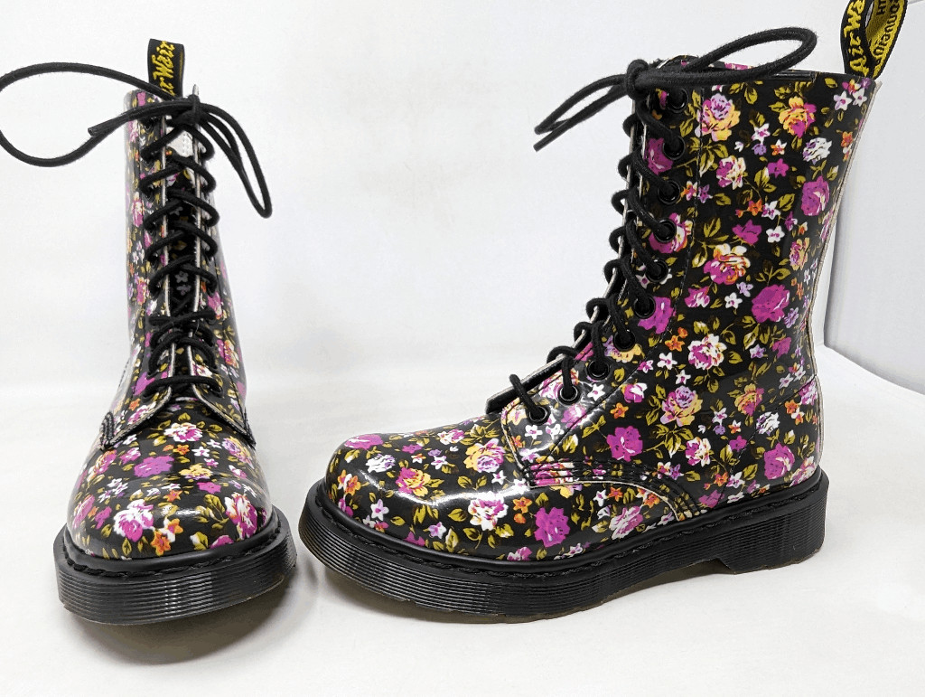 DR. MARTENS SIMONE 10 HOLE BLACK PINK ROSES FLORAL LE… - Gem