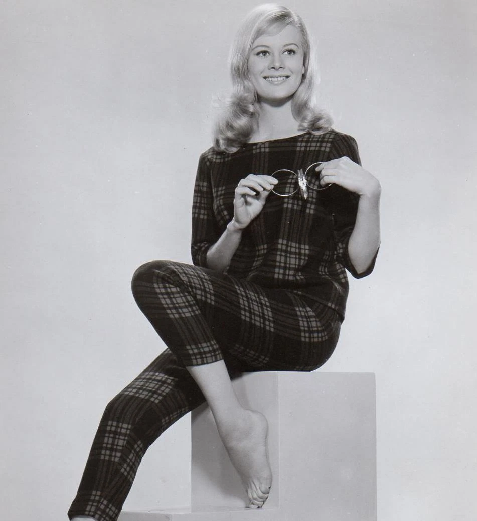 Shirley Knight