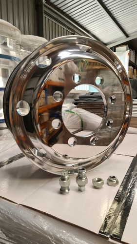 8 Stud Bus Truck Motorhome aluminium rim 22.5 x 6.75 ISUZU fitment KIT ...