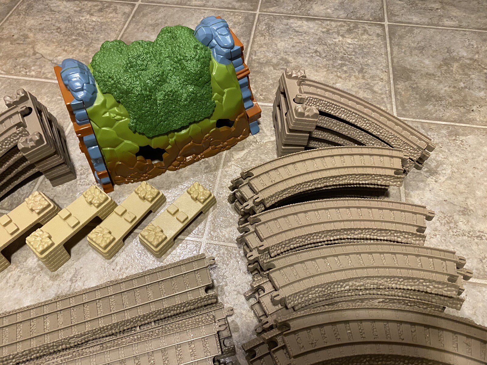 P817 Thomas Trackmaster Lot of 79 Brown Track Switches Stop Go Riser ...