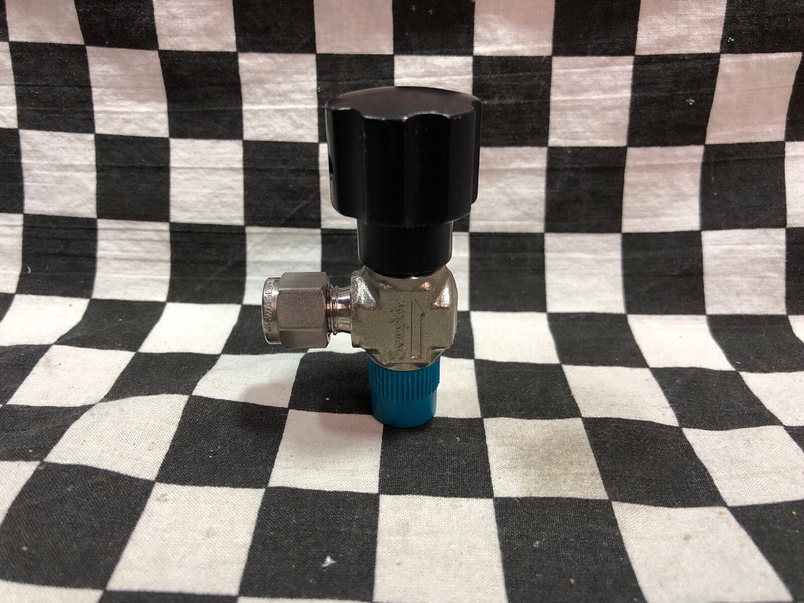 SWAGELOK SS-14DKM4-S4-A, Angle Pattern Valve 1/4" NPTx1/4" COMP ...