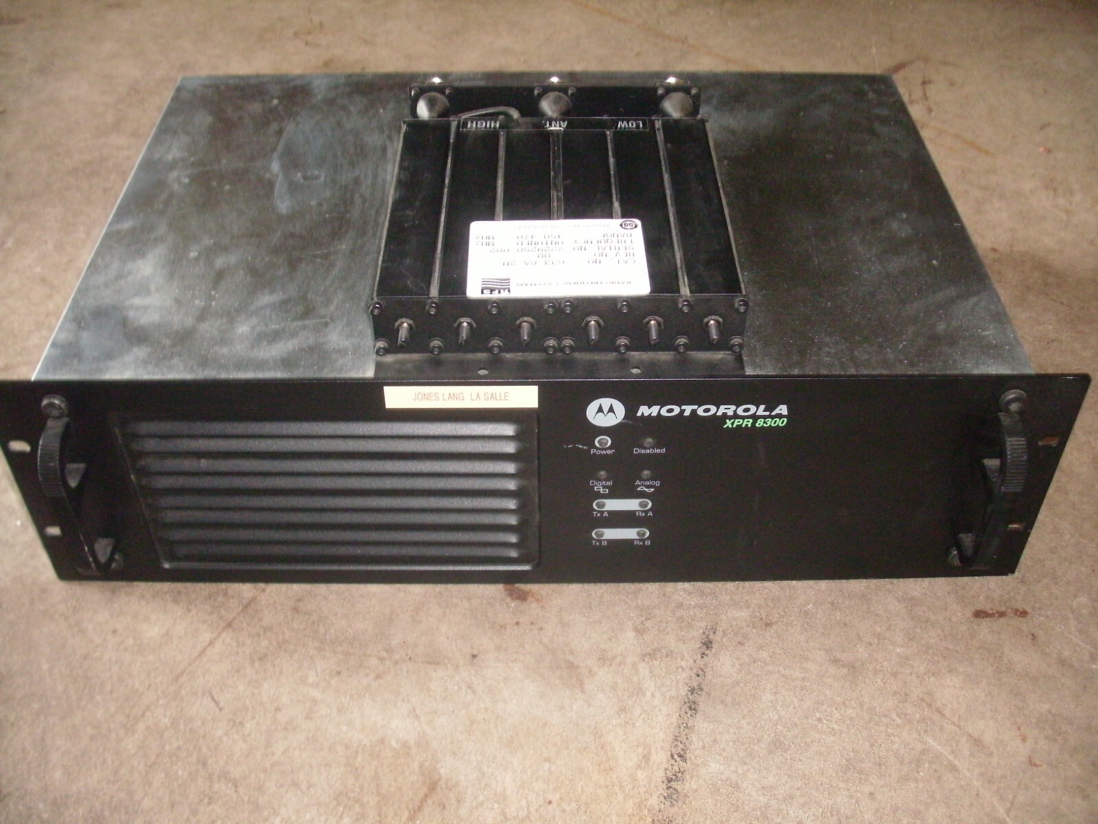 MOTOROLA MOTOTRBO XPR 8300 AAM27TRR9JA7AN REPEATER WITH RFS 633-6A-2N ...