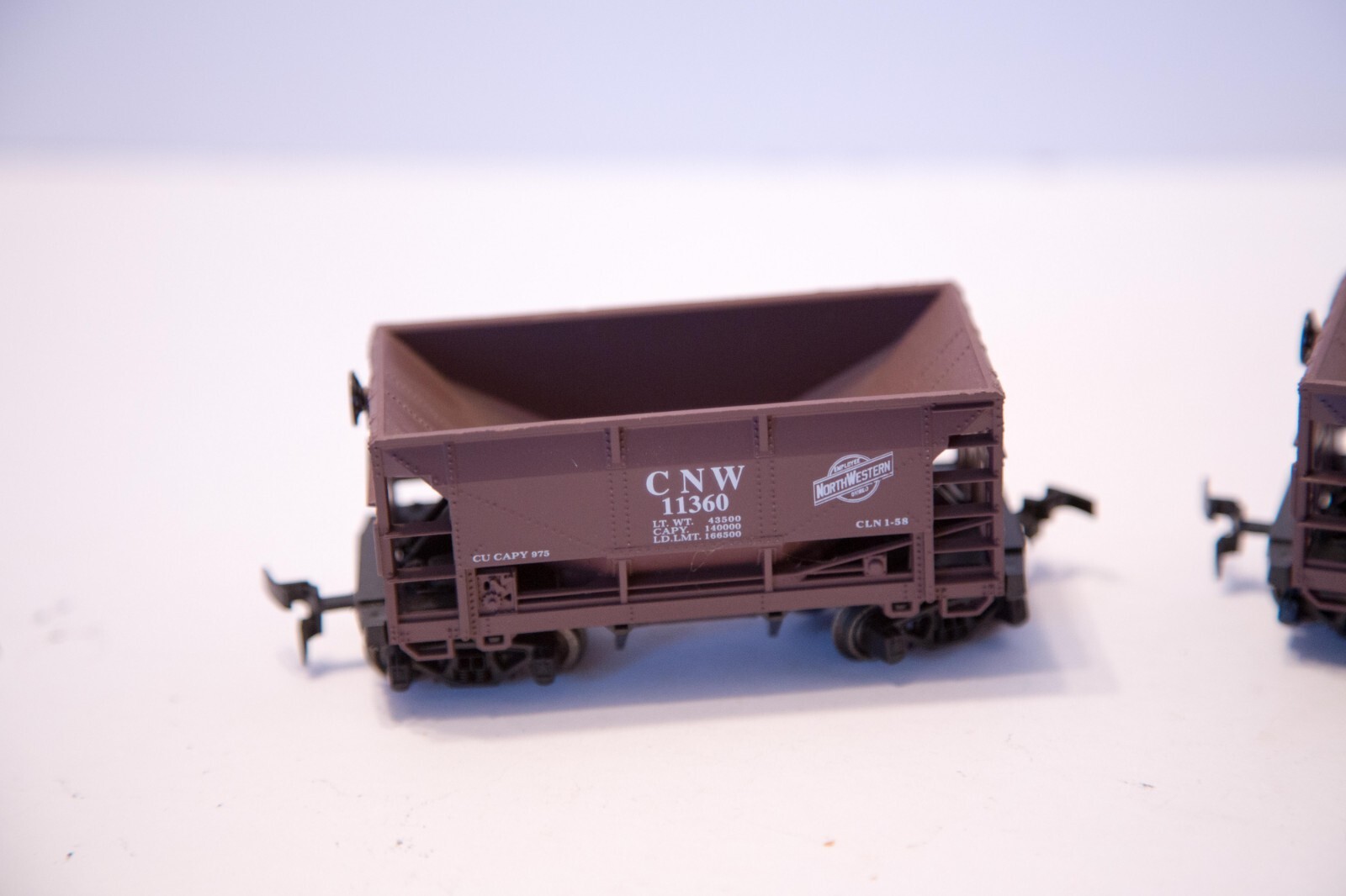 MODEL POWER TRAINS 2 PACK ORE CARS CN CNW CHICAGO NORTHWESTERN RAILROAD ...