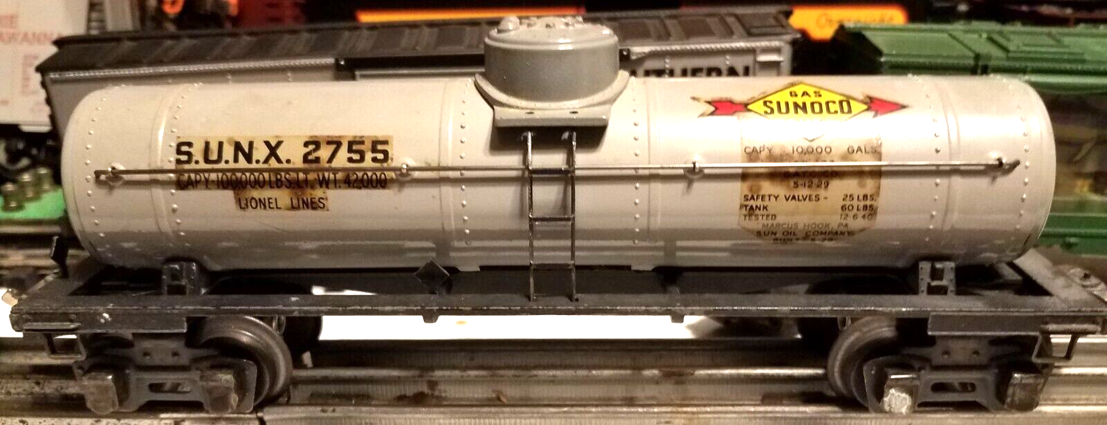 Lionel 2755 SUNOCO Oil Tank Car in good condition, tinplate trucks and ...