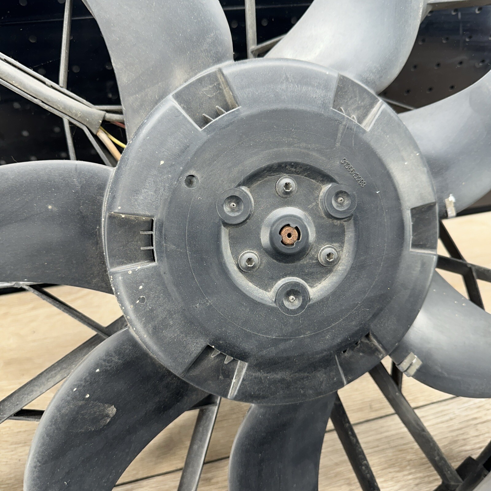 03-12 Mercedes R230 SL500 SL550 Engine Motor Cooling Radiator Fan ...