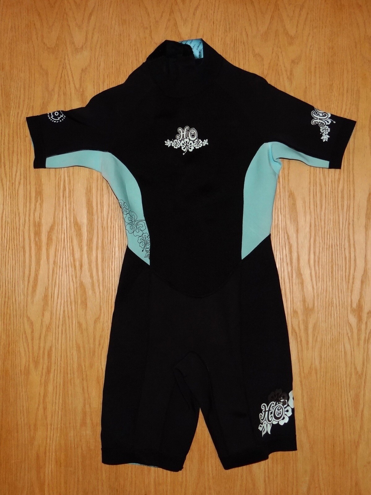 Womens HO Sports black & light blue floral shorty 1/2 half wetsuit size ...