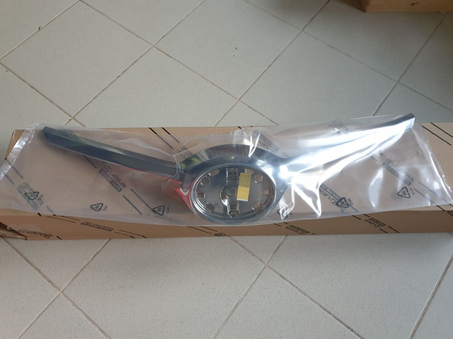 Toyota Auris 2015 to 18 Chrome Front Grill Trim Part No 53111-02a50 for ...