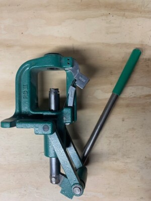 RCBS Rock Chucker RC2 Reloading Press with Primer Tray Excellent ...