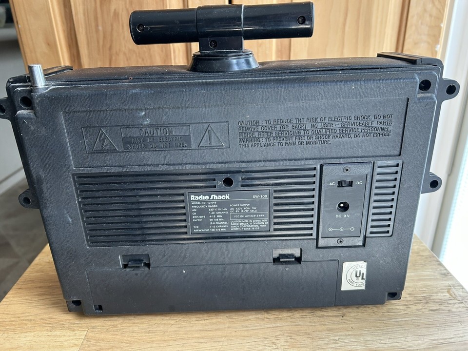Radio Shack SW 100 AmFm Sw CB Radio. Ac/Dc. Looks Sounds Great. Tested ...
