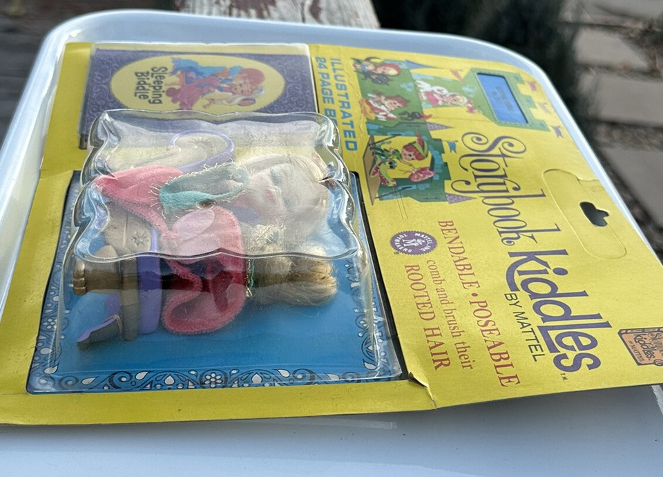 Liddle Kiddles STORYBOOK SLEEPING BIDDLE PARTIALLY OPEN PACKAGE-Vintage ...