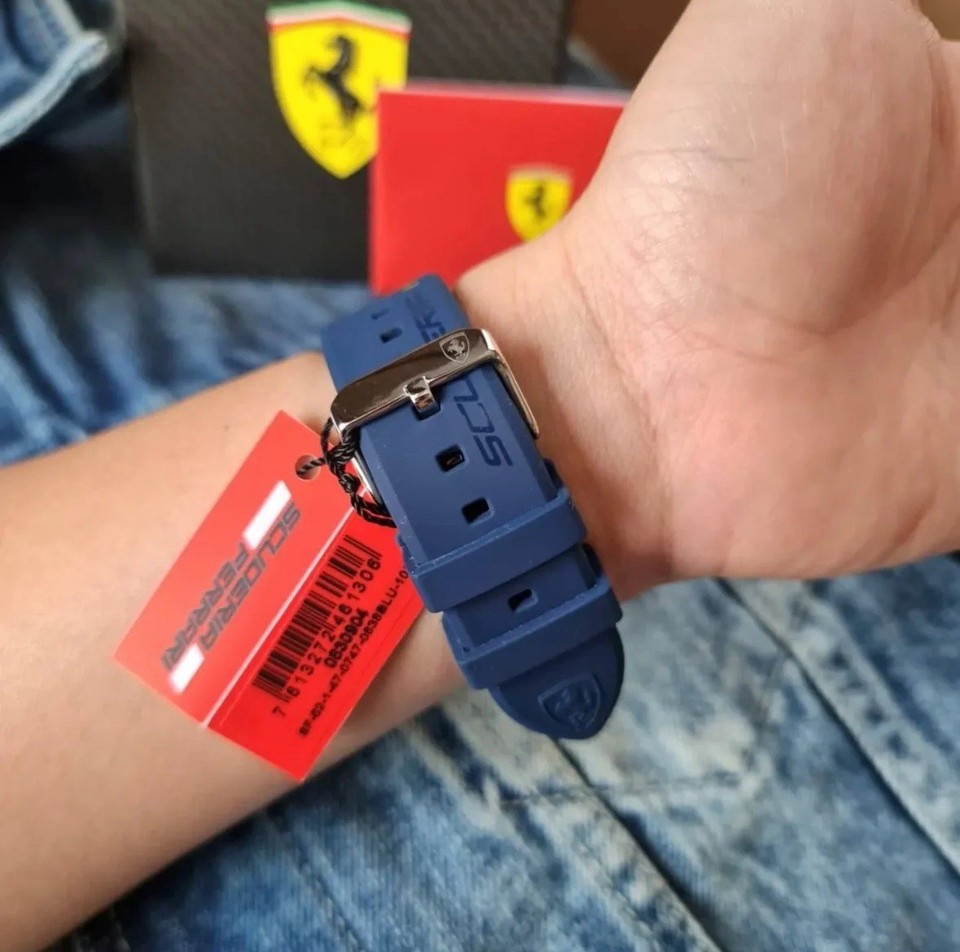 NWB Authentic Scuderia FERRARI 0830904 Men Luxury Watch Quartz Rubber ...