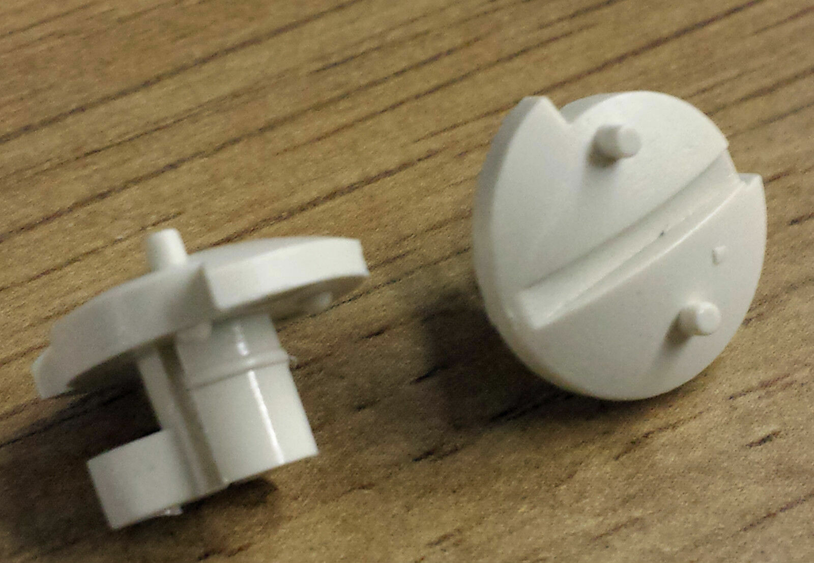 Dometic Fridge Vent Closing Caps / Clips - (Pair) - WHITE ...