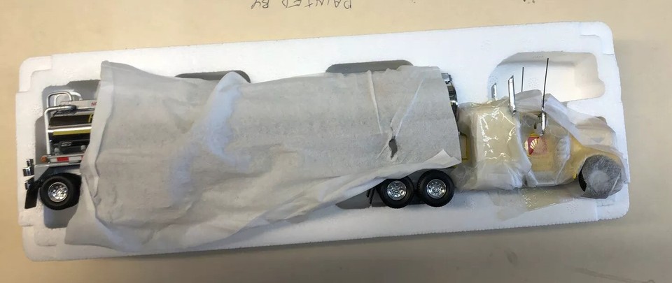 Matchbook The Power Of SHELL Semi Truck Oil Trailer KS200/A-M Kenworth ...