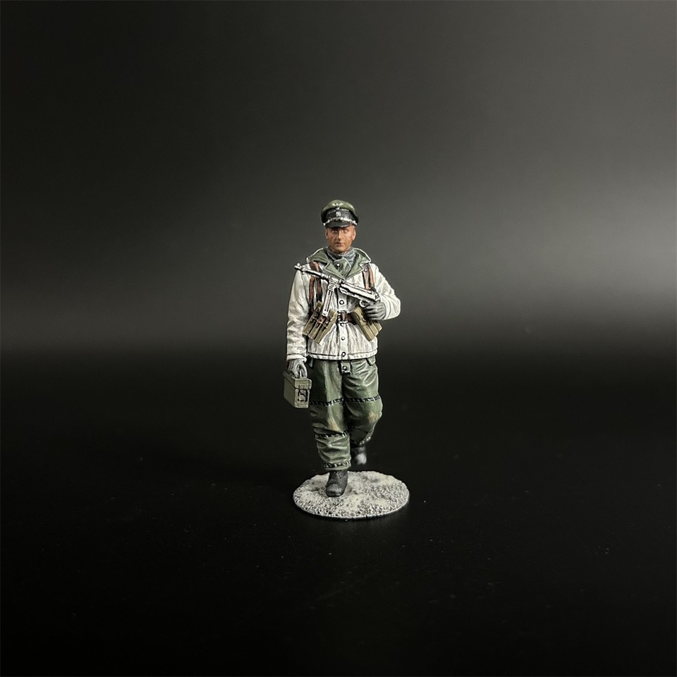 WAR PARK MINIATURES 1:30 WW2 GERMAN KH091 GERMAN RIFLEMAN MARCHING WITH ...