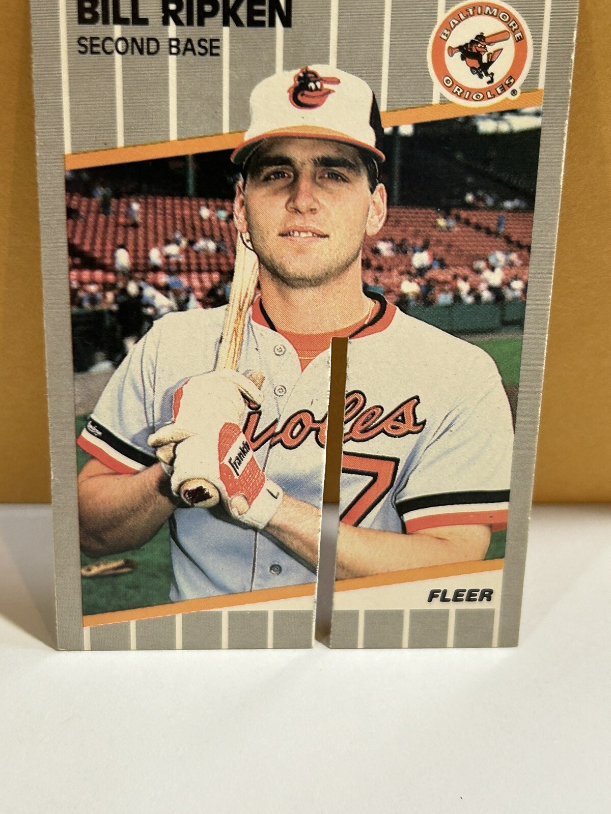 1989 fleer # 616 bill Ripken 2 errors scribble on bat, saw cut on R ...