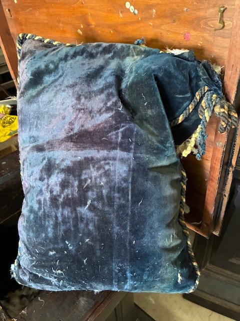 Masonic Furniture - Altar w/4 pedestals, symbolizing the 4 Cardinal ...