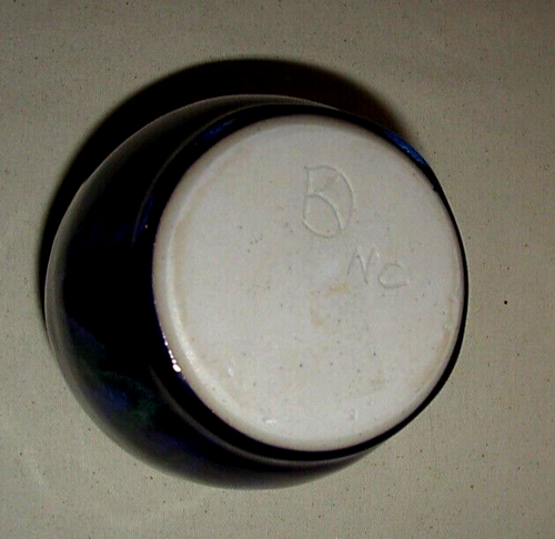 DK CLAY POTTERY SANFORD, NC SIGNED ETCHED 5.25" RUFFLED TOP DRIP GLAZE ...