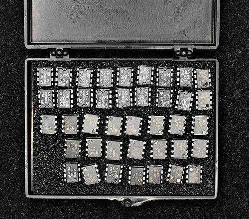 40 PCS Various Chips from Engineering Lab Cleanout Lot EL177 in sample ...