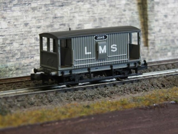 Graham Farish N Gauge 377-750 Midland 20 Ton Brake Van LMS Grey X10 for ...