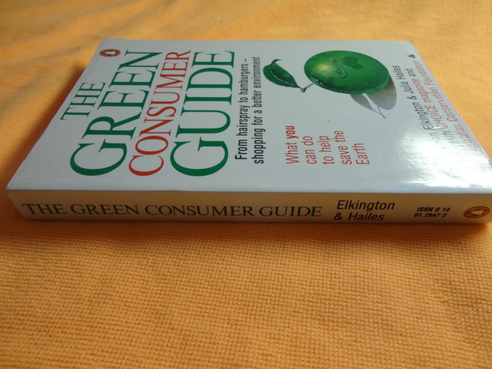 THE GREEN CONSUMER GUIDE BY JOHN ELKINGTON & JULIE HAILES(MEDIUM SIZE ...