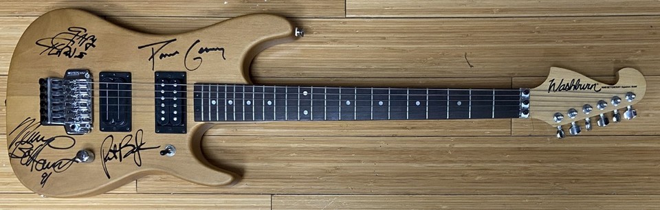 EXTREME Autographed Washburn Guitar GARY CHERONE NUNO BETTENCOURT PAT ...