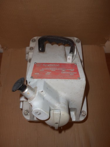NEW APPLETON EXPLOSION PROOF BREAKER DISCONNECT SWITCH W/ RECEPTACLE 30 ...