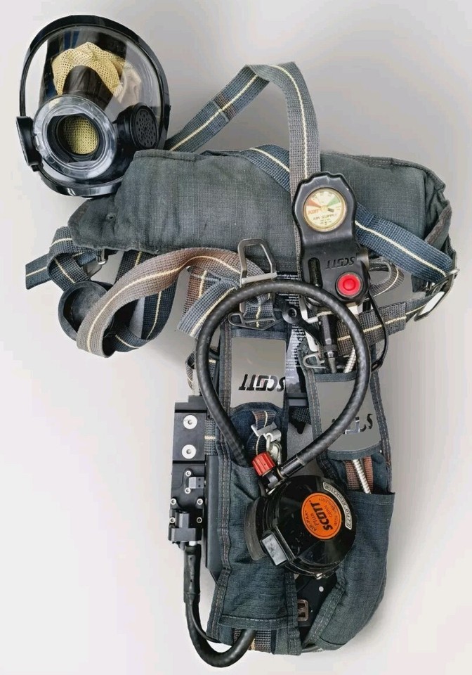 SCOTT 4.5 BLACK SCBA SET WITH PACK-TRACKER UNIT & AV-3000 FULL FACE ...