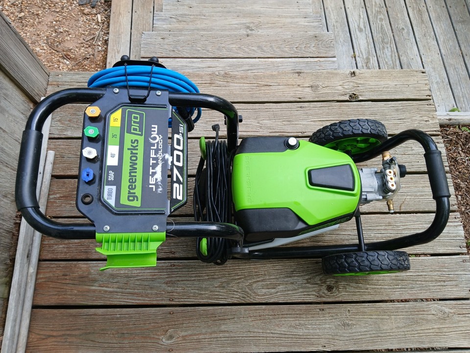 Greenworks Pro 2700 PSI 2.3-GPM Cold Water Electric Pressure Washer ...