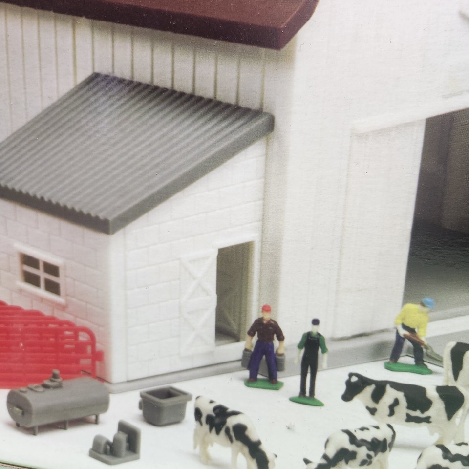 Ertl 1/64th Scale Dairy Farm Over 65 Pieces NIB 36881122791| eBay