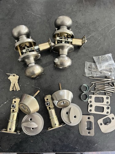 SCHLAGE DOOR LOCK SET W/ SINGLE CYL. DEADBOLT, PREOWNED SET OF 2 KEYED ...