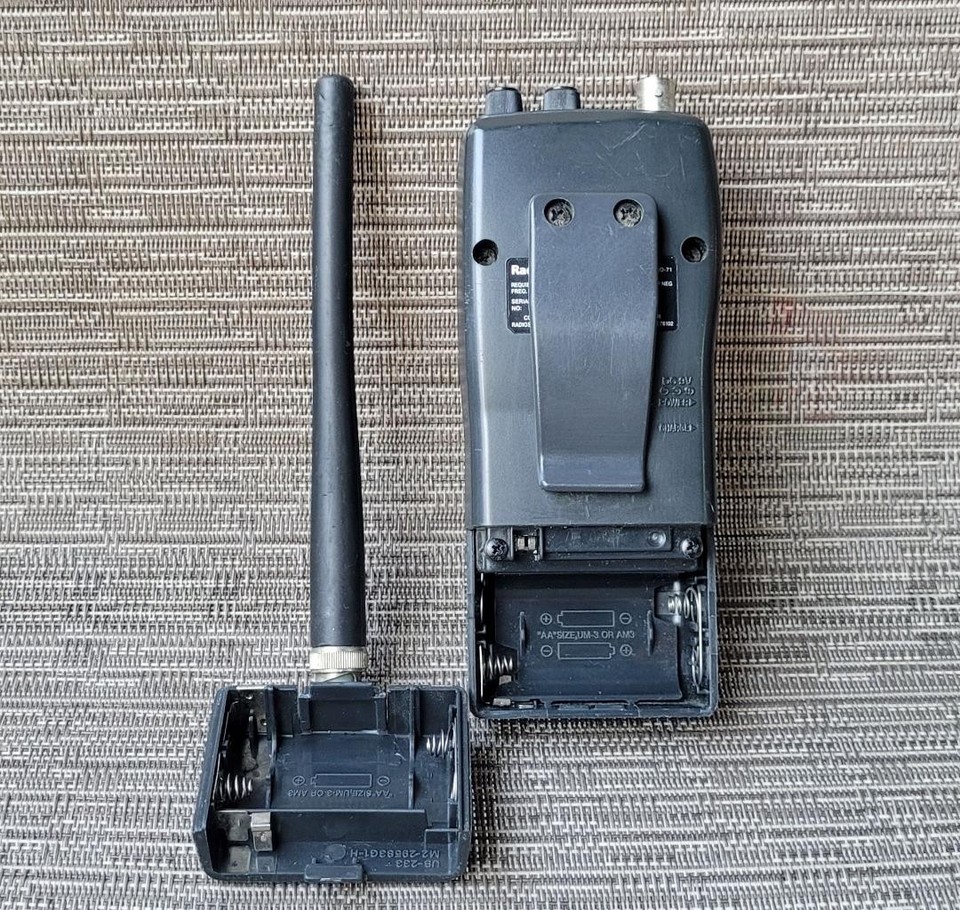 Radio Shack PRO-71 100 Channels VHF/UHF/Air Handheld Radio Scanner ...