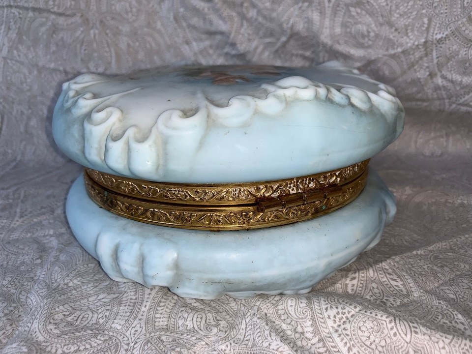 Signed Wave Crest Glass Dresser Box w Cherubs Ex Cond Victorian Blue on ...