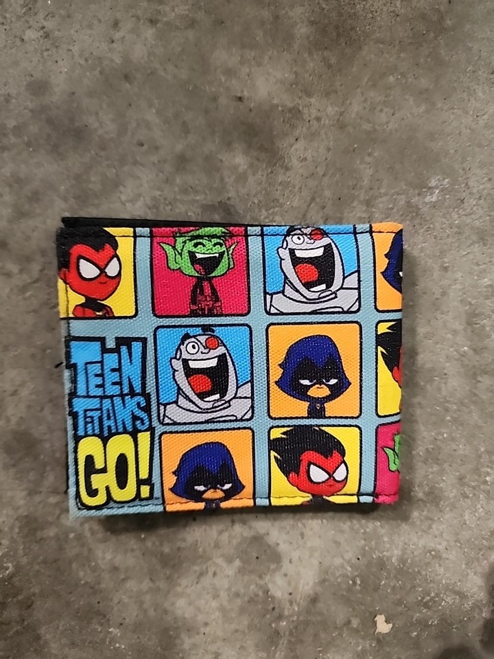 TEEN TITANS GO! Bi-Fold Wallet Bioworld Robin Starfire Raven Beast Boy ...