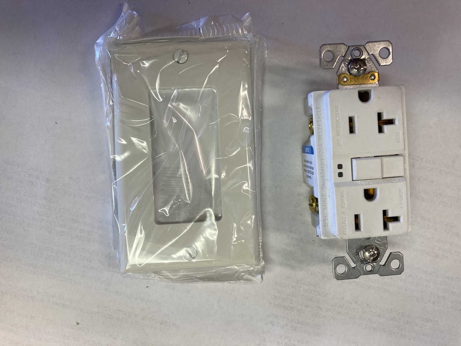 EATON SGF20W 20A - 125V 60Hz duplex receptacle | eBay