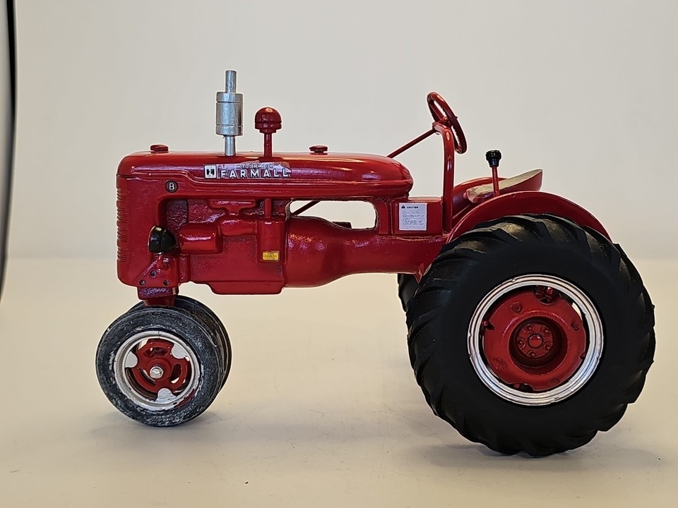 Custom 1/16 Farmall B Tractor toy IH Lyle Dingman Mccormick ...