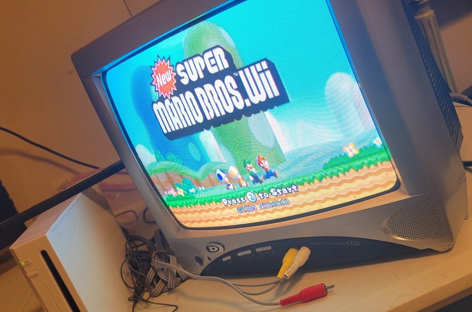 Durabrand Tv Model DU1301 13" SDTV CRT TV 2005 Retro gaming Remote Test ...