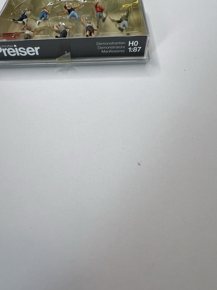 Preiser HO Scale Figures 10456 Demonstrators/protestors, NIB | eBay